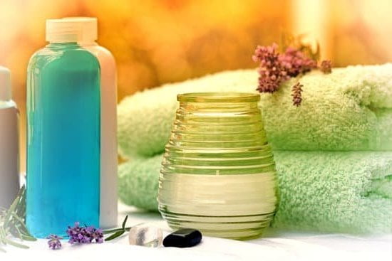 How To Make Lavender Aromatherapy Spray | Deep Aromatherapy